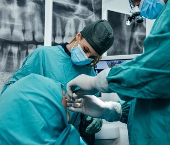 Case study: Bone Repair of Extensive Periapical Lesion after Endodontic ...